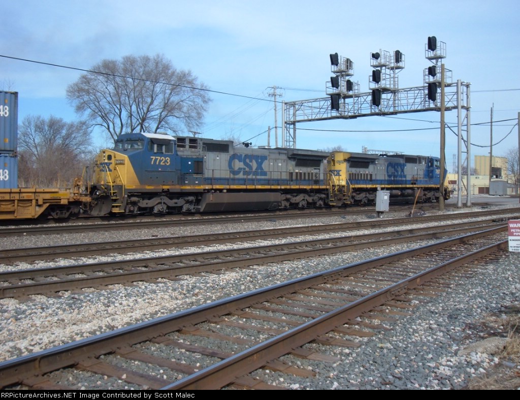 CSX 7872 & 7723